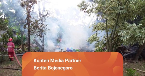 Diduga Akibat Korsleting Listrik, Rumah Warga Sumberrejo Bojonegoro Terbakar | kumparan.com